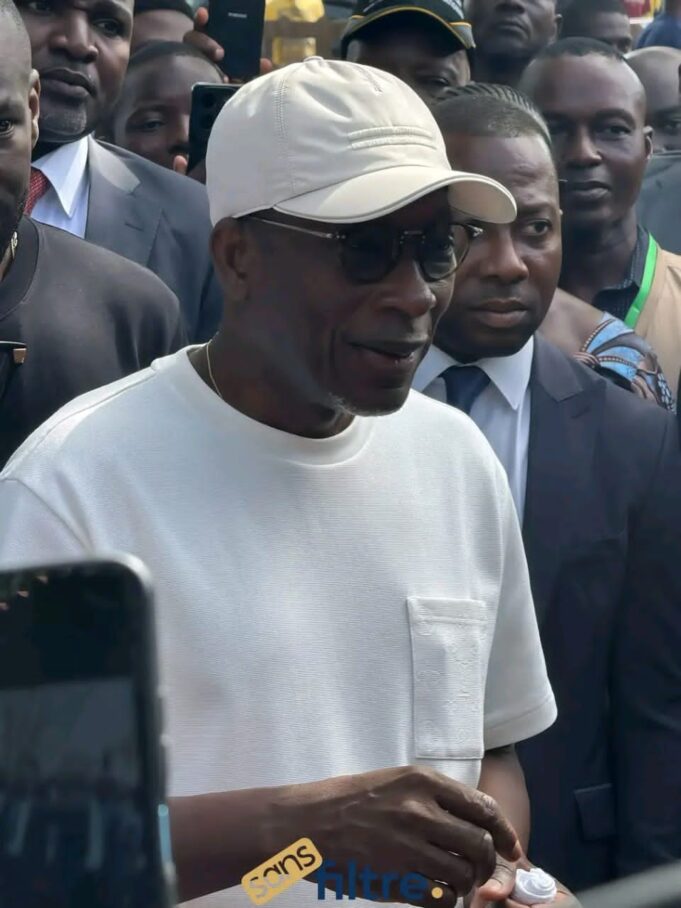 Présidentielle 2026 : Talon vote et salue une ambiance électorale ...